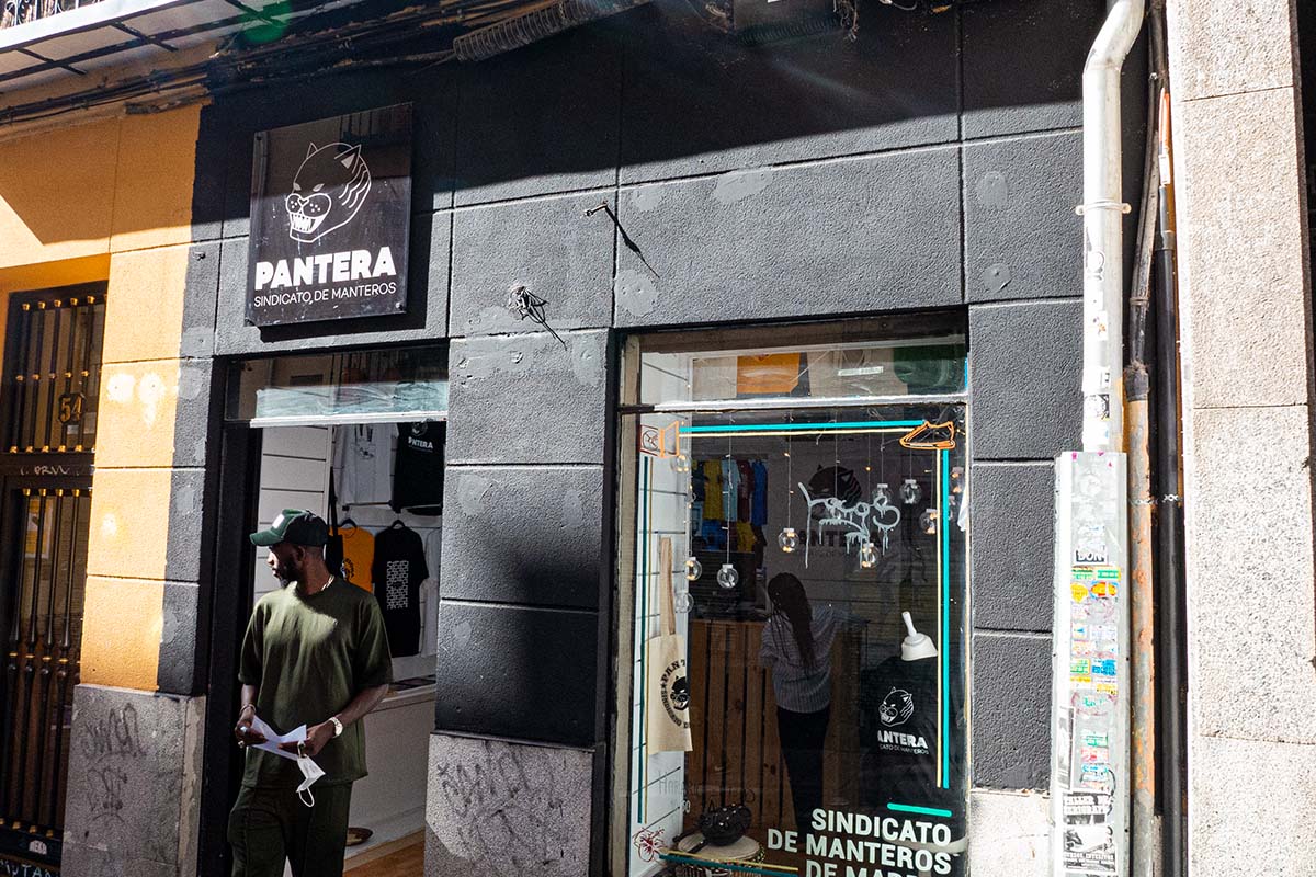 Tienda en Madrid regentada por manteros, el éxito de Pantera – Zity